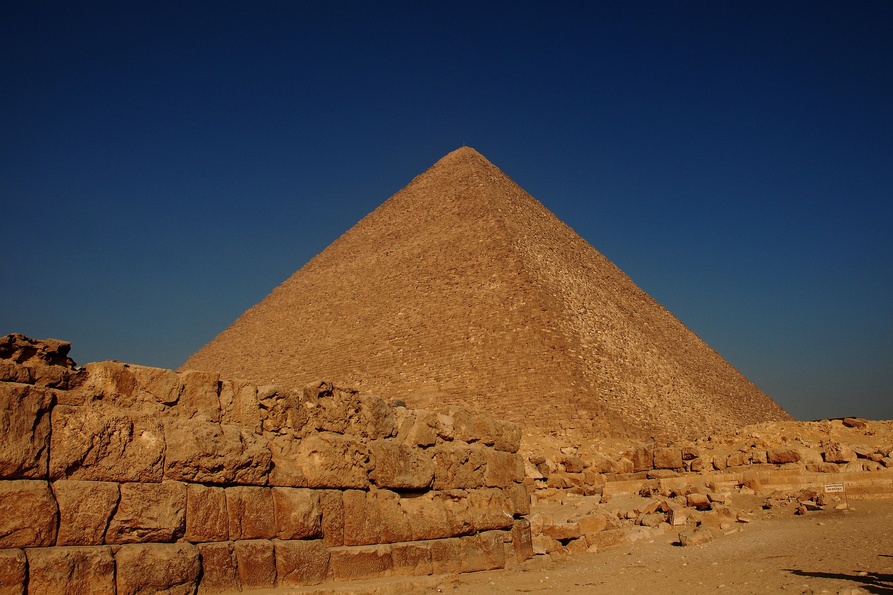 Archeologové objevili podzemní anomálii poblíž pyramid v Gíze | 100+1 ...