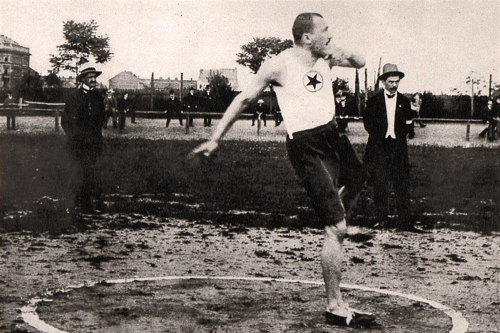 Diskobolos z Postřižína: Kdo byl první český medailista z olympijských her | 100+1 zahraniční ...