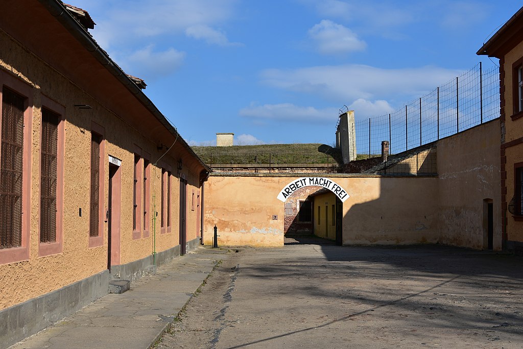 Něžné jméno s tíživou minulostí: Pevnost Terezín představovala ve své ...