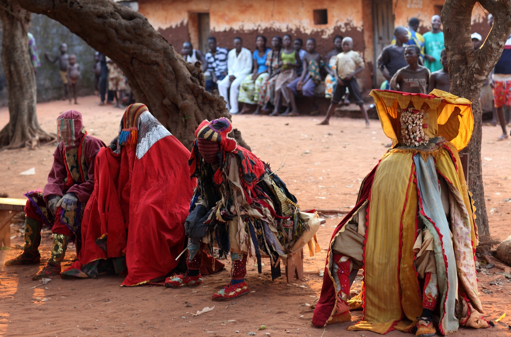 Benin: Levný benzin a nezletilí otroci | 100+1 zahraniční zajímavost