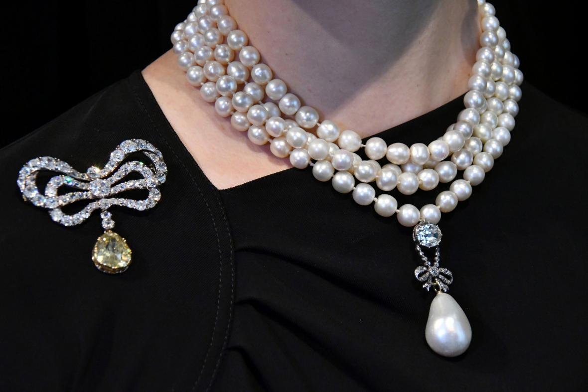 Perla Marie Antoinetty se vydražila za rekordních 736 milionů korun ...