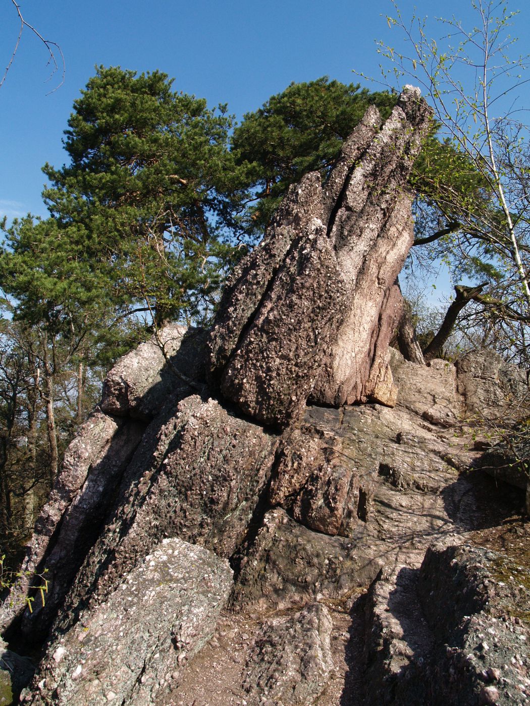 Za kamennými kuriozitami: Poznejte slepencové skalní útvary na vlastní ...