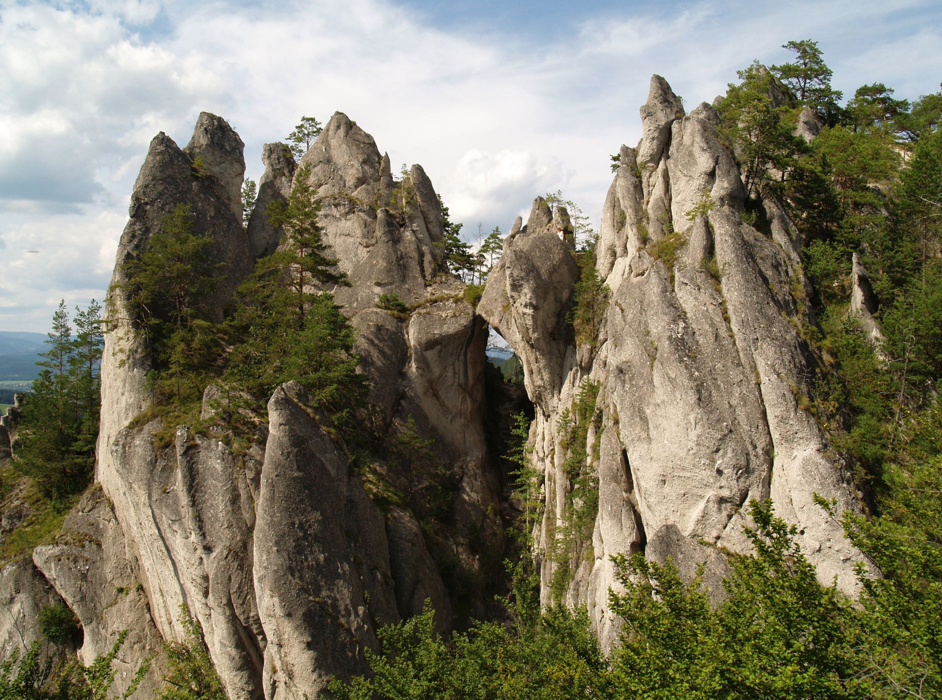 Za kamennými kuriozitami: Poznejte slepencové skalní útvary na vlastní ...