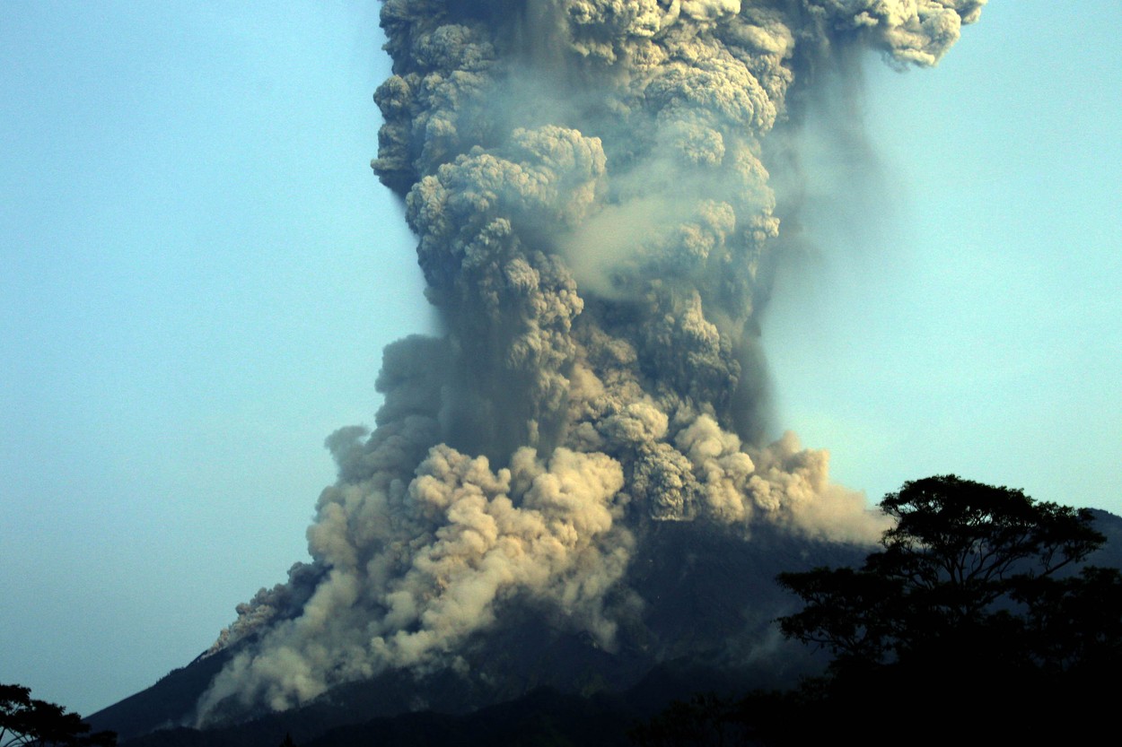 Nová erupce potvrdila pověst nebezpečného indonéského vulkánu Merapi ...