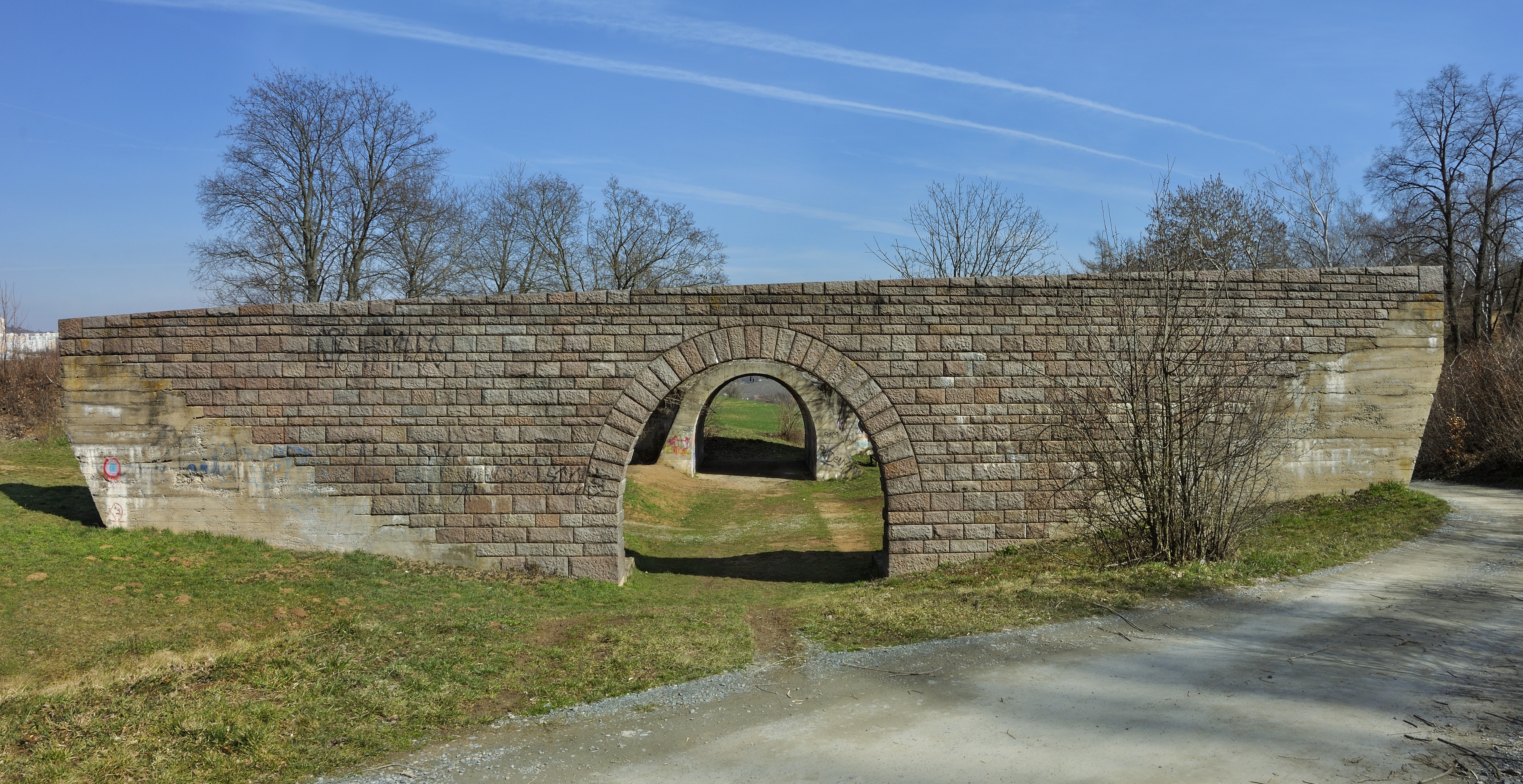 Hitlerovy mosty ztracené v polích: Pozůstatky dálnice Breslau–Wien (1 ...