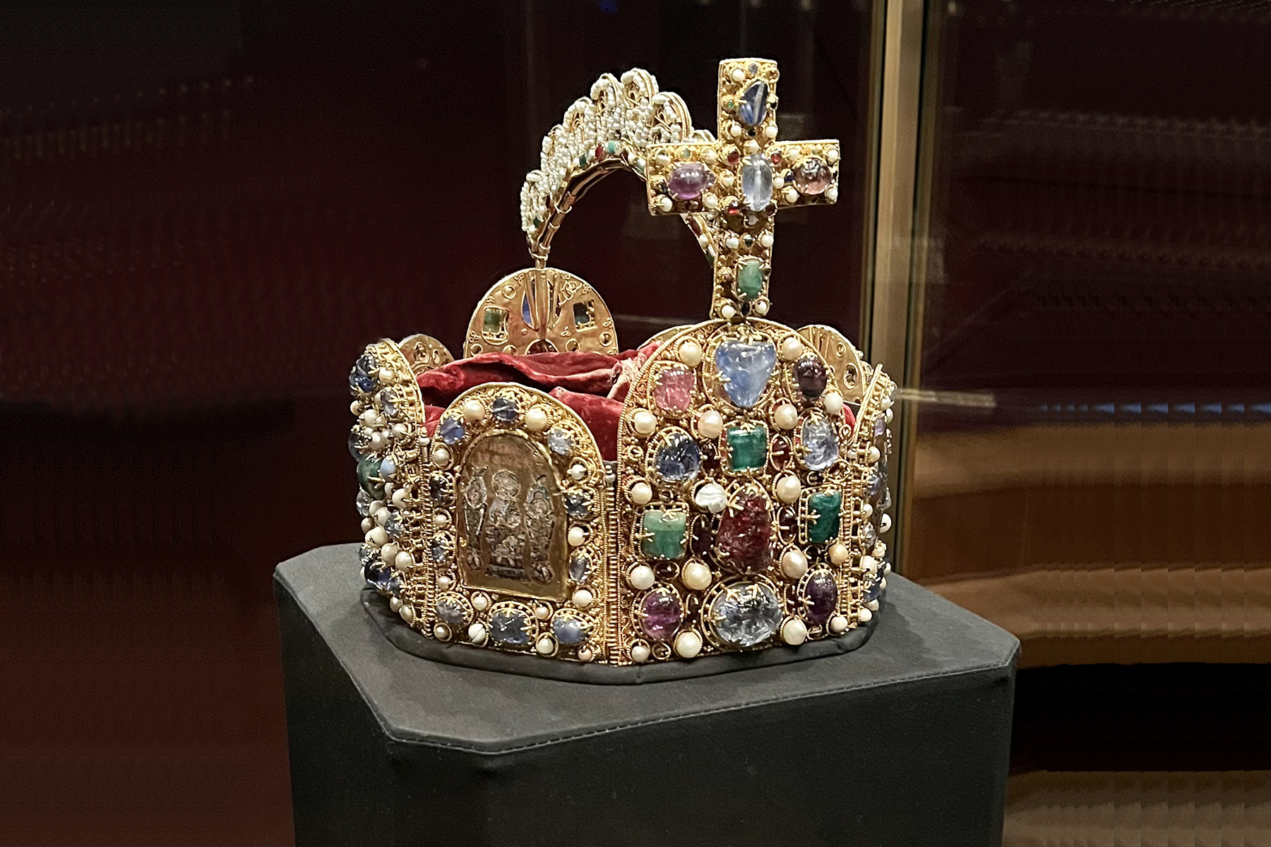 Symboly moci a prestiže: Nejkrásnější koruny Evropy | 100+1 zahraniční ...