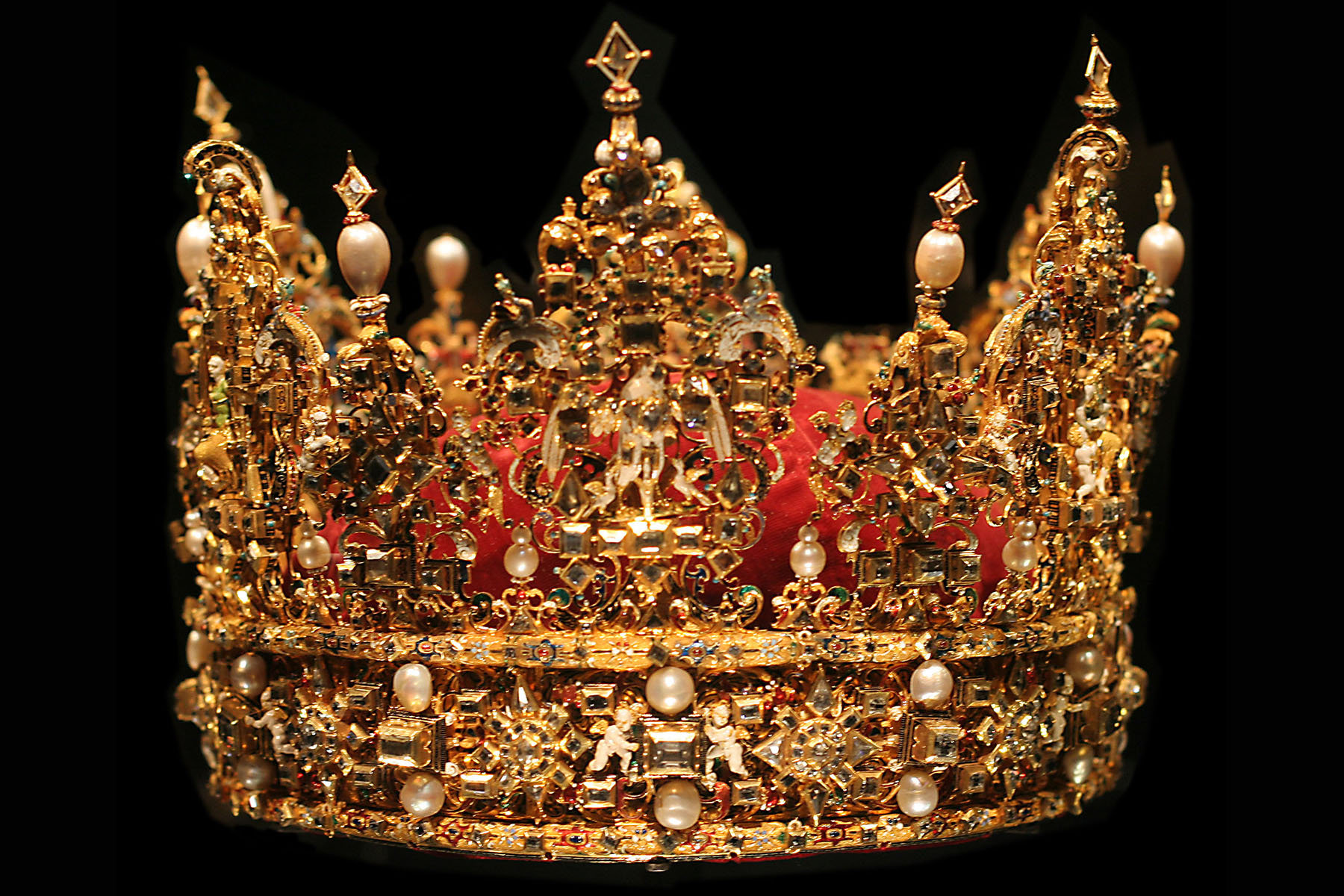 Symboly moci a prestiže: Nejkrásnější koruny Evropy | 100+1 zahraniční ...