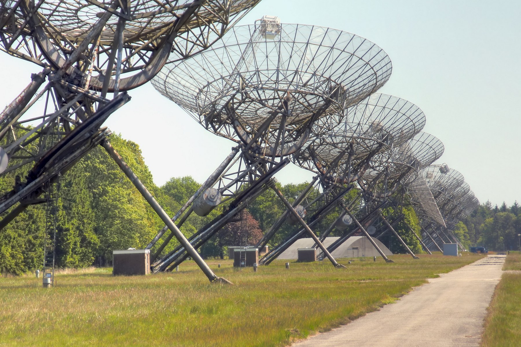 Vylepšený radioteleskop Westerbrook loví rychlé rádiové záblesky | 100 ...
