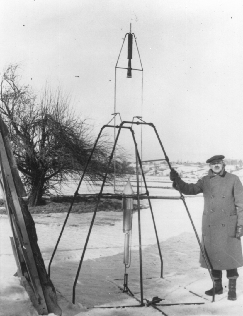 Před 90 lety odstartovala první raketa na kapalné palivo | 100+1 ...