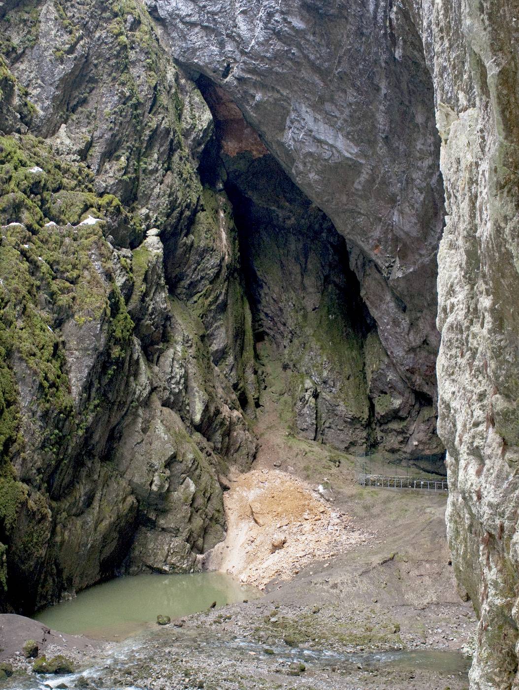 Záhady propasti Macocha: Prozkoumejte podzemí Moravského krasu | 100+1 ...