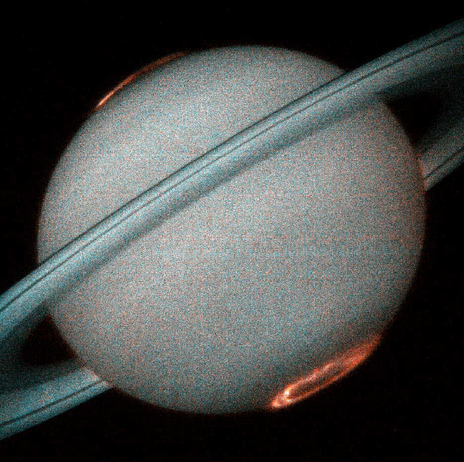 Saturn: Nejkrásnější planeta skrývá bouřlivou atmosféru a polární záře ...
