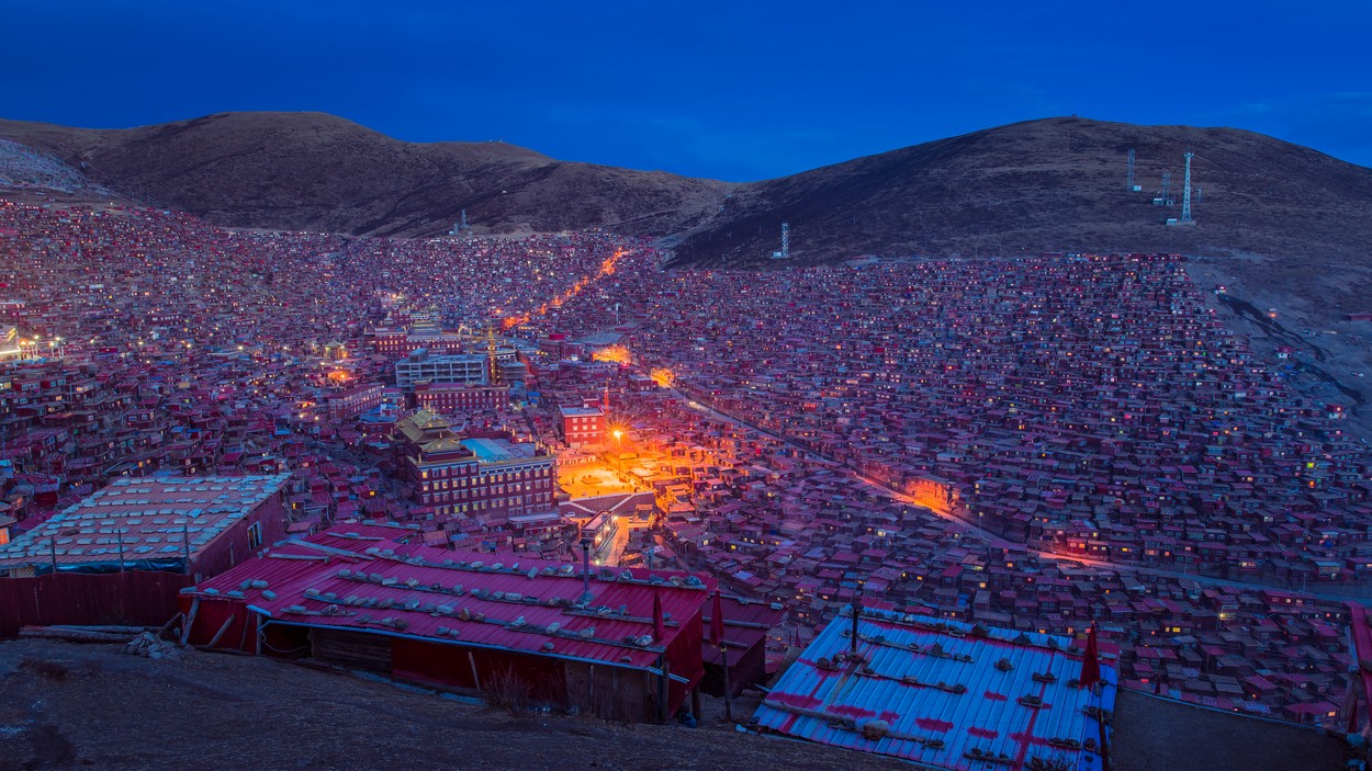 Larung Gar: V největším buddhistickém městečku na světě žije 40 tisíc ...