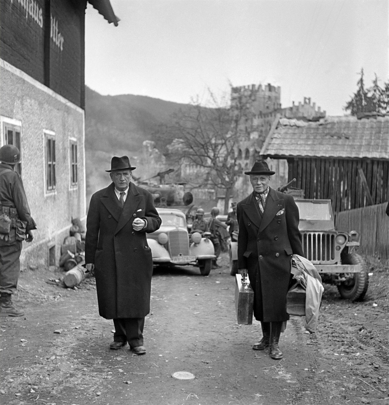 Bitva o hrad Itter (2): Spojenci a Wehrmacht proti proti jednotkám SS ...