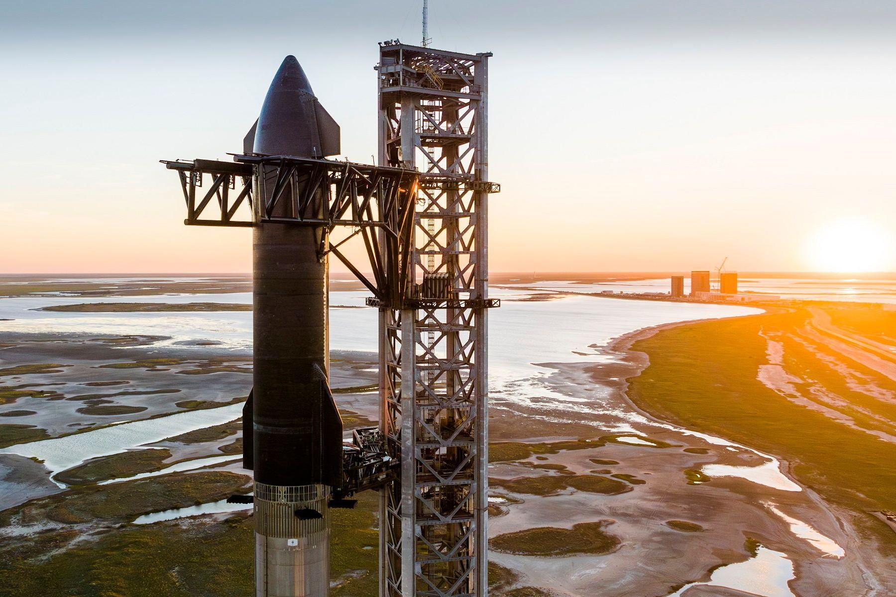 SpaceX má zelenou: Obří raketa Super Heavy Starship by mohla startovat ...