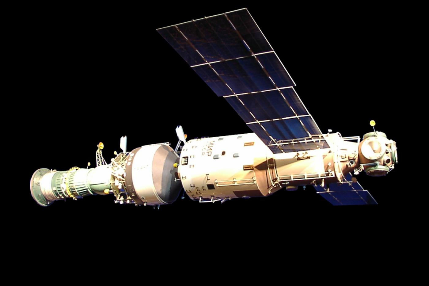 Start základního bloku stanice Mir | 100+1 zahraniční zajímavost