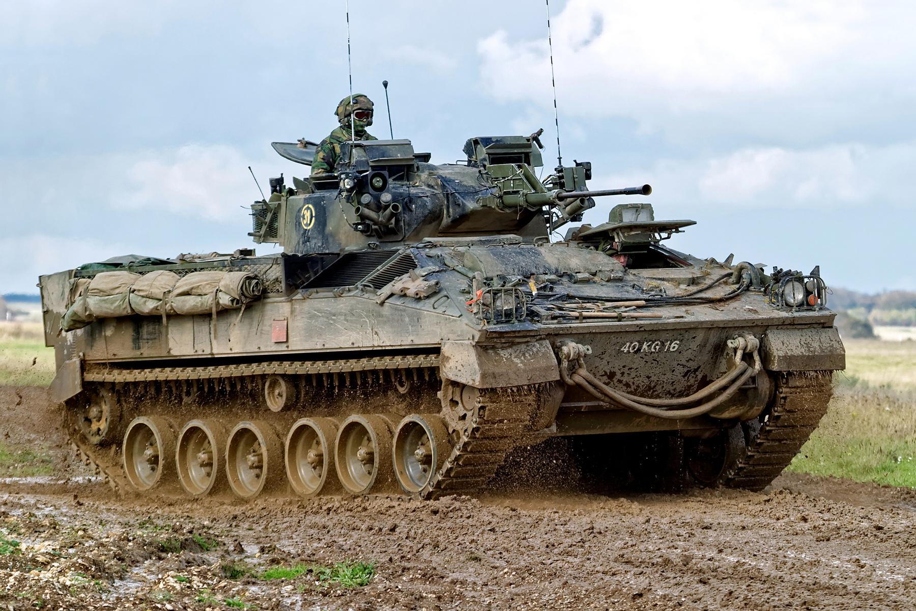 Bojové vozidlo pěchoty FV 510 Warrior: Neohrožený bojovník Jejího ...