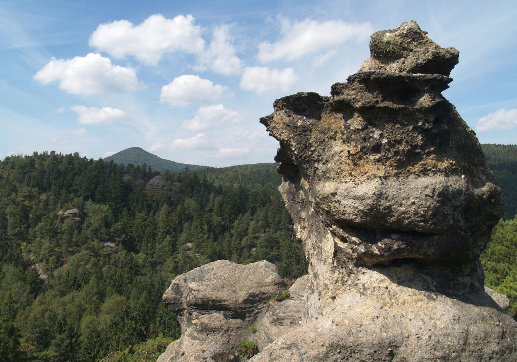Poledník, Polední kameny nebo Polední hora: Poznejte sluneční hodiny ...