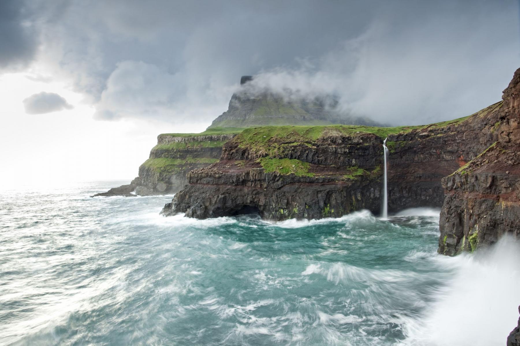 Mrazivé Faerské ostrovy: Rozeklaná krajina ptáků, velryb a ovcí | 100+1 ...