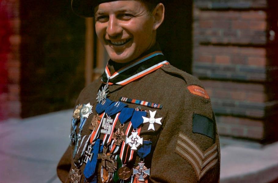 Hruď posetá válečnými suvenýry: Seržant Gerard Durocher | 100+1 ...