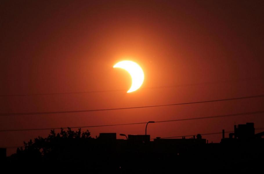 Noční obloha v říjnu: Částečné zatmění Slunce i meteorický roj Orionid ...